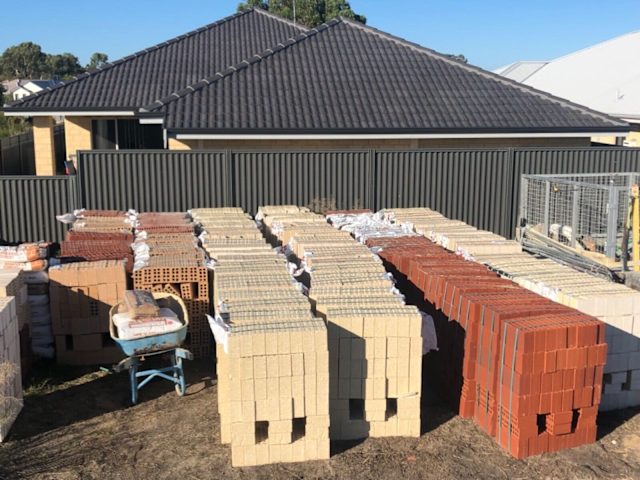 Bricks bricklaying maxi, longreach, fastwall - Building Materials in ...