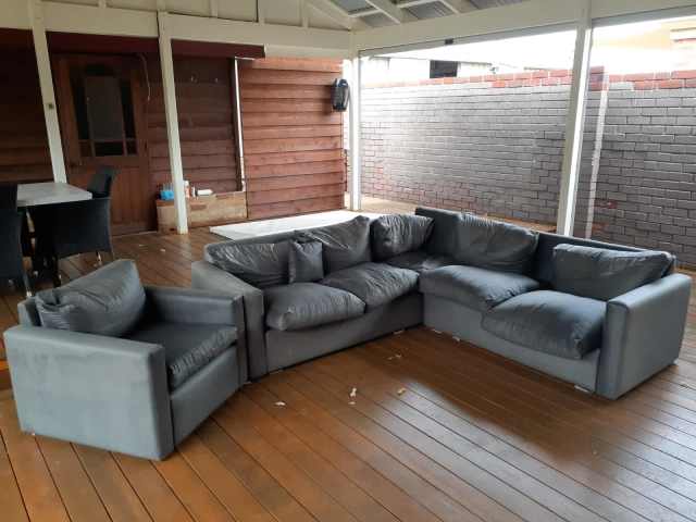 Lounge suit, corner, with one chair black - Sofas in Ferndale WA ...