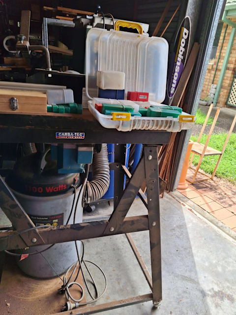 Carbatec router table .makita 1/2 inch router and dust extraction rout ...