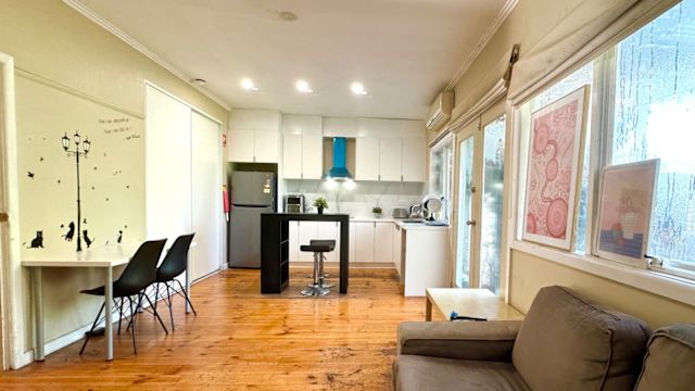 Cozy fully furnished clean own room bills incl tram at doorsteps ...