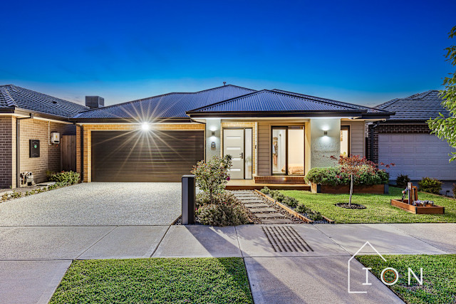 8 Vicconti Street, Clyde North, Victoria 3978 - for Sale | Gumtree ...