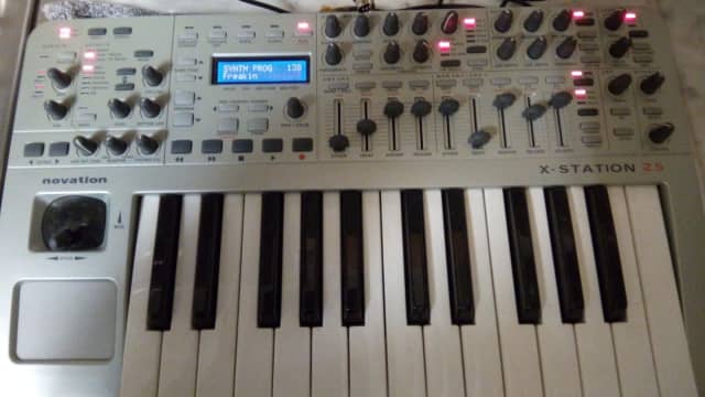 NOVATION X STATION 25 SYNTH SYNTHESIZER VOCORDR PLS GOOGE FOR DEMOS ...