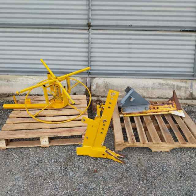 SINGLE TYNE RIPPER WITH PIPE LAYER | Farming Equipment | Gumtree ...