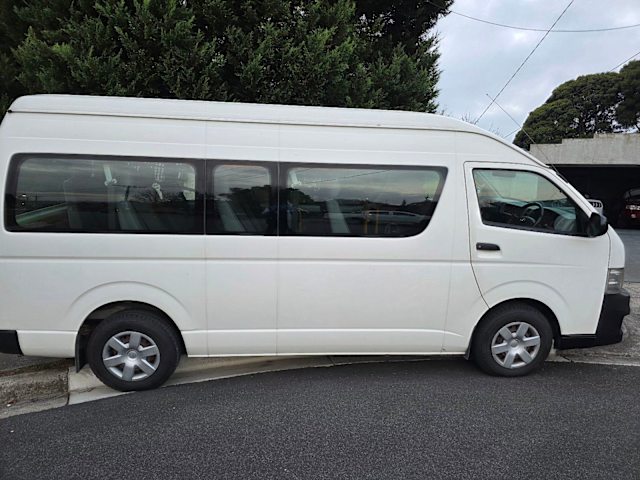 2011 TOYOTA HIACE COMMUTER 4 SP AUTOMATIC BUS, 14 seats TRH223R MY11 U ...