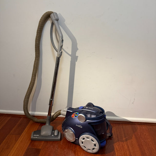 LG CYKING 2000W BAGLESS CORDED CYCLONIC VACUUM CLEANER - Vacuum ...