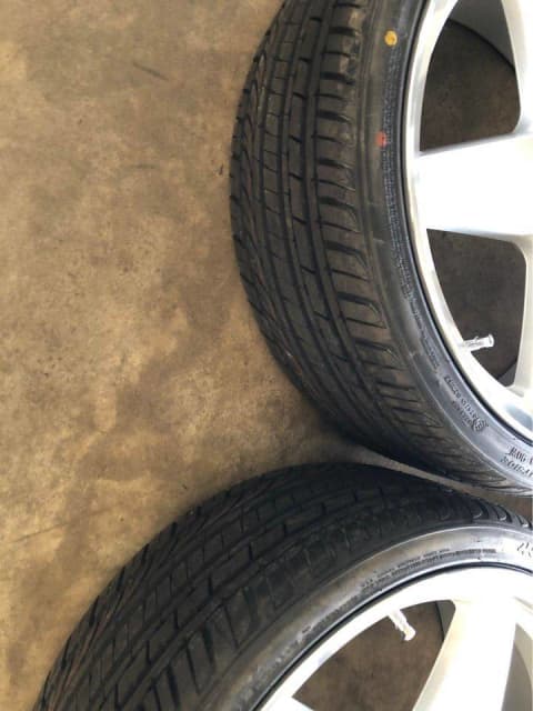 New 20inch wheels Momo Star with new tyres 225-35-20 holden commodore ...