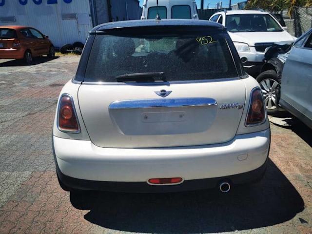 Wrecking 2009 Mini Cooper White MN0952 | Wrecking | Gumtree Australia ...