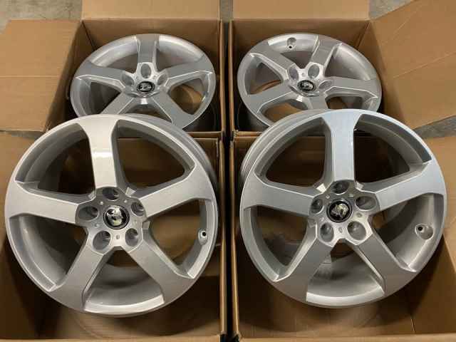 GENUINE HSV 18” VY CLUBSPORT S2 MALOO R8 WHEELS SILVER UNMARKED X4 ...