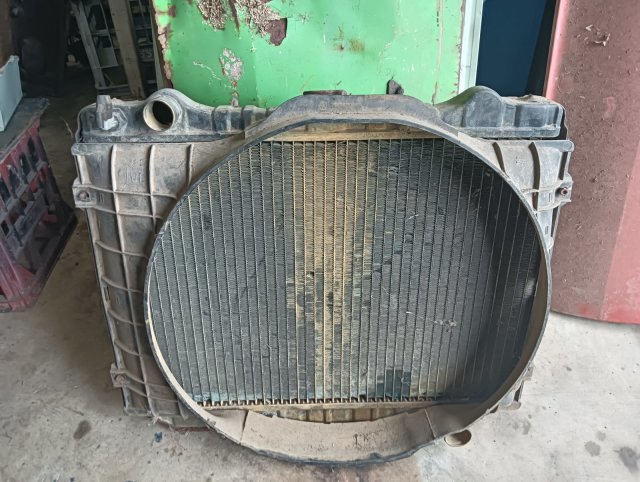 VALIANT CHRYSLER CL TO CM V8 3 CORE RADIATOR AND SHROUD | Engine ...