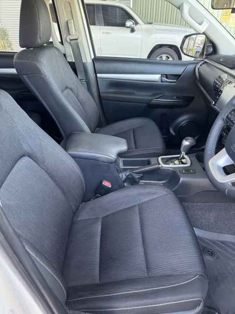 2021 TOYOTA HILUX SR5 (4x4) 6 SP AUTOMATIC DOUBLE C/CHAS | Cars, Vans ...