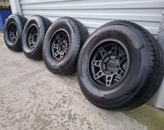 15 4X4 WHEELS AND TYRES OLD SCHOOL DELTA RIMS 15X7 255/70R15C TYRES ...