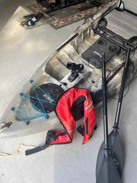 Everest Fishing Kyack + Motor + Lithium Battery - Other Sports ...