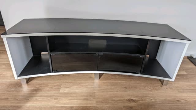 Akari Mirage 1600mm Timber TV unit | Entertainment & TV Units | Gumtree ...