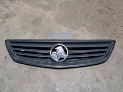 VY COMMODORE EXECUTIVE FRONT GRILL | Auto Body parts | Gumtree ...