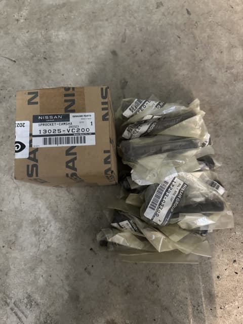 Tb48 VCT cam gear and genuine main bolts | Engine, Engine Parts ...