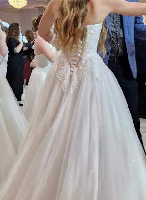 Deb dress. Worn once. size 4. worn by 170cm tall girl. white. lace up ...