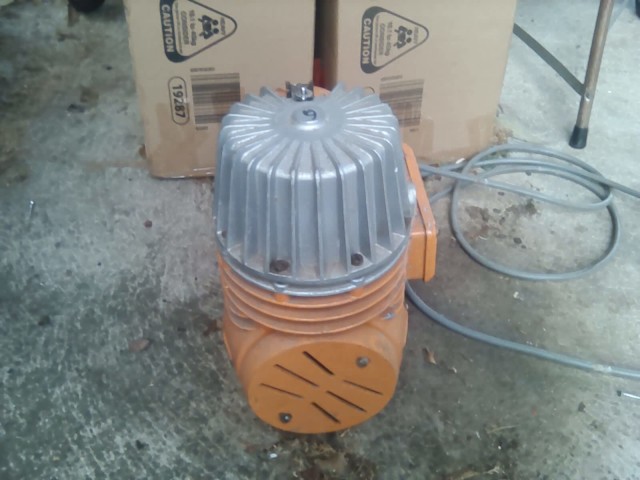 Air compressor suitable for tyre inflation ,spray made in Russia ...