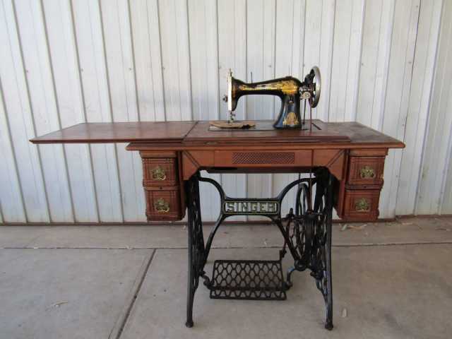Singer 15 Treadle Sewing Machine Sphinx Graphics 1902 Antique | Sewing ...