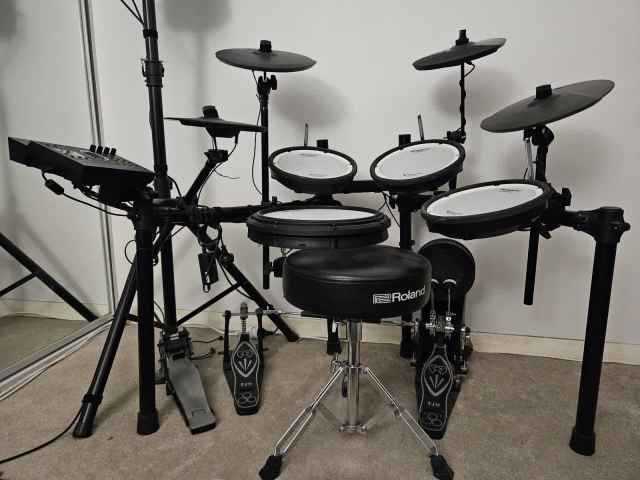 Roland TD17KV Drum Kit with added NUX cymbal, double pedal and stool ...
