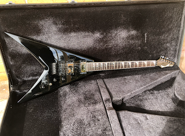Dean VMNT Mustaine FLYING V Guitar - Guitars & Amps in Kew East VIC ...