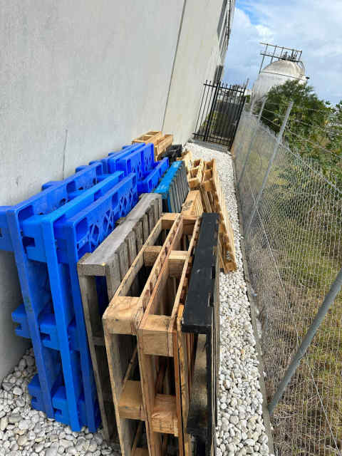 Free Wood / Plastic Pallets for Pick Up ASAP - Miscellaneous Goods in ...