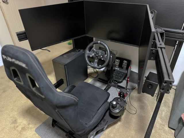 PlaySeat Racing Simulator Cockpit Evolution & Logitech G920 Wheel ...