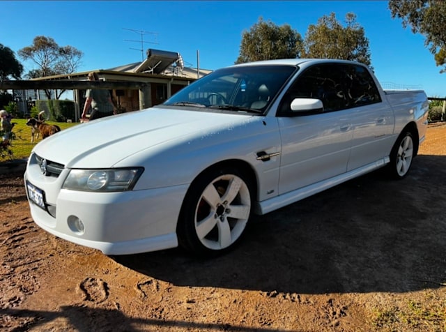 2006 Holden commodore ss thunder crewman manual. | Cars, Vans & Utes ...