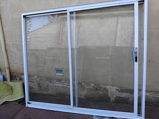 LARGE ALUMINIUM JASON SLIDING DOOR with extra windows - Building ...