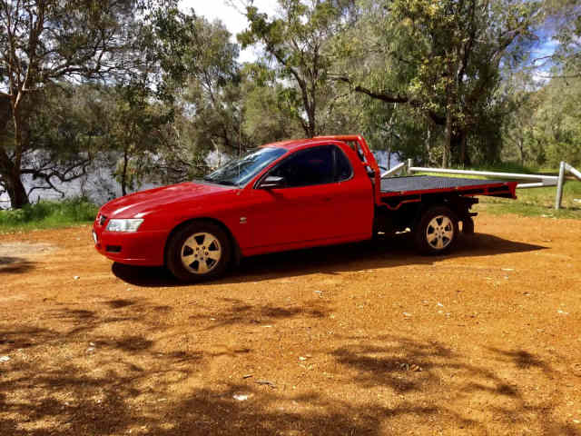 2005 HOLDEN COMMODORE ONE TONNER 4 SP AUTOMATIC C/CHAS | Cars, Vans ...