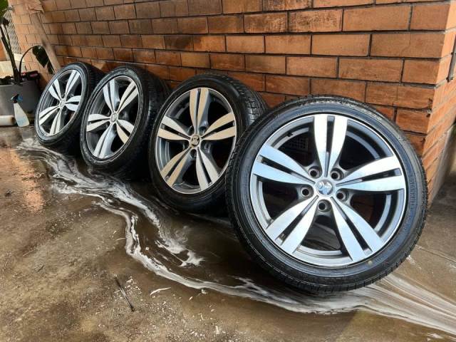 Holden Commodore 18 Inch Alloy Wheels w/ Excellent Tyres *Delivery ...
