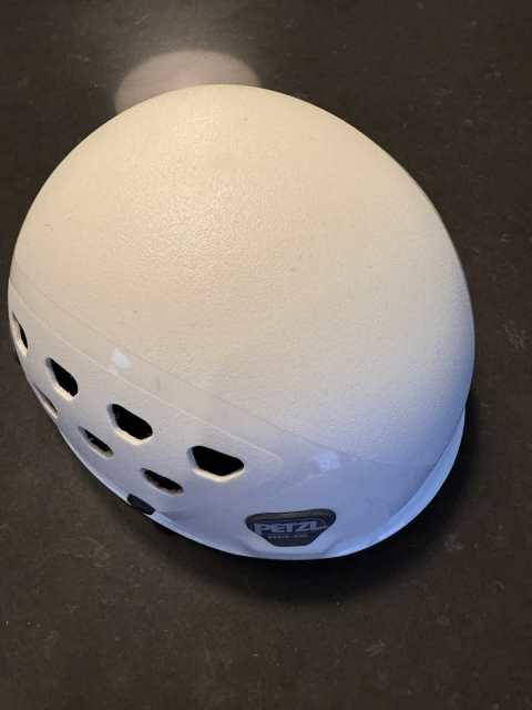 PETZL Ecrin ROC - climbing helmet - excellent condition - Rock Climbing ...
