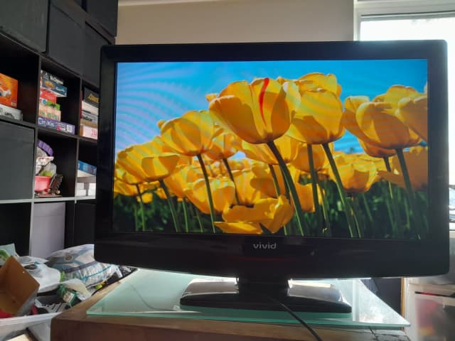 VIVID TV 32 TV HD LCD PVR BUILT IN HD TUNER VIVID AS-32HD1 FLAT SCREE ...