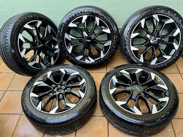 5x Kia Sorento/Carnivale 20 inch genuine rims/wheels with Conti tyres ...