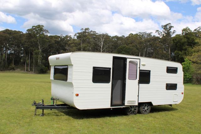 2023 - Fully renovated vintage 1975 Franklin Arrow caravan, 19.6 ...