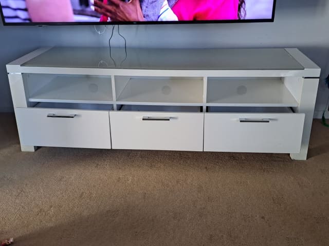White low TV unit with glass on top and drawers | Entertainment & TV Units | Gumtree Australia ...