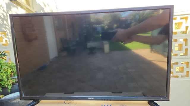 SONIQ HD LED LCD TV - TVs in Macgregor QLD | Gumtree Australia