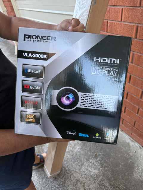 8K Projector Pioneer Brand New + 100 inch screen contour (Negotiable ...