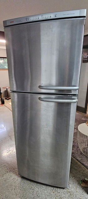 Bosch 2 door fridge/freezer - Fridges & Freezers in Chapel Hill QLD ...