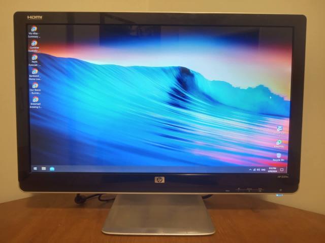 HP 22 Display Monitor Video Inputs VGA DVA HDMI and Speakers good cond ...