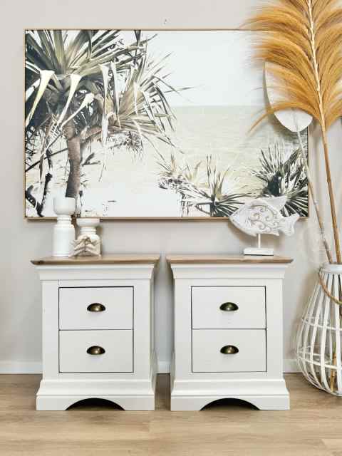 *STUNNING* Hampton’s Whitewashed Acacia Wood Bedside Table Drawers ...