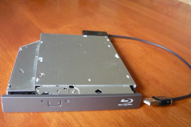 External USB 2.0 Blu-Ray ROM / DVD Rewiter | Laptops | Gumtree ...