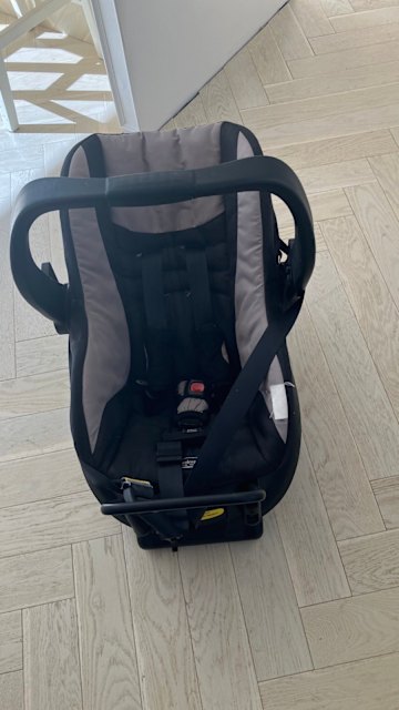 Free baby capsule & Base steel craft - Car Seats in Torrens Park SA ...