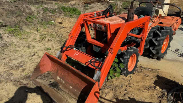 Kubota Compact Tractor 4wd + Loader + Slasher + Dual wheels - Other ...