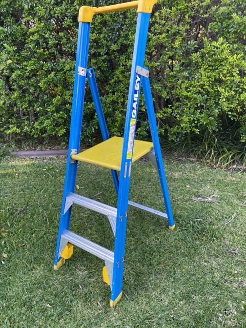 Platform stepladder 3 step 0.86 metre 150 Kg Pro Fibreglass. - Ladders ...