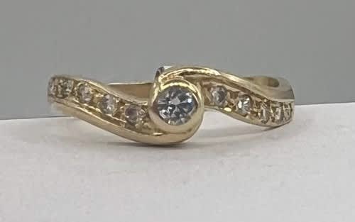 18ct Yellow Gold Diamond Ring | Women's Jewellery | Gumtree Australia ...