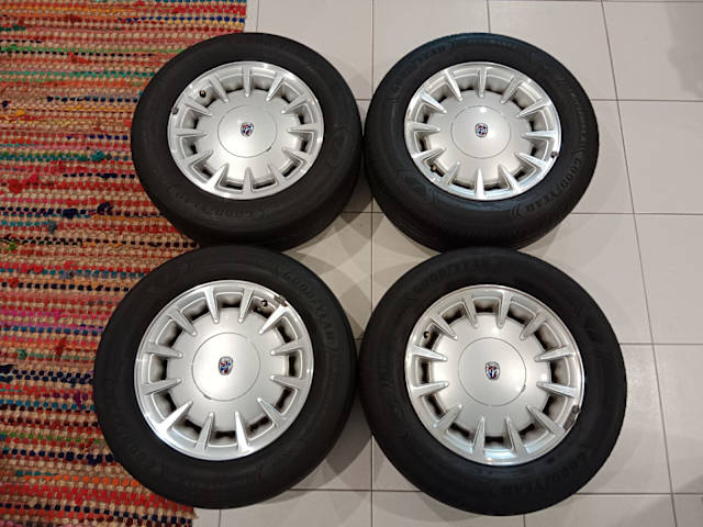 Ford AU Falcon / Fairlane Ghia wheels | Wheels, Tyres & Rims | Gumtree ...