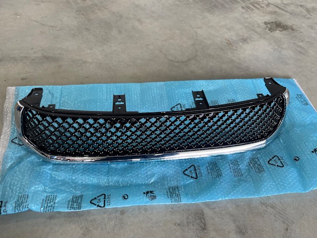 TOYOTA HILUX SR5******2018 N80 MESH GRILL. | Auto Body parts | Gumtree ...
