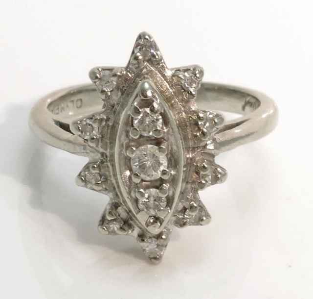 Diamond Ring. 14ct White Gold. Natural Diamonds. H4396 - Women's ...