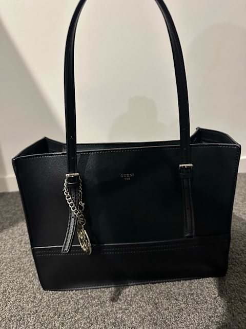 Black guess hand bag - Bags in Lyons ACT | Gumtree Australia
