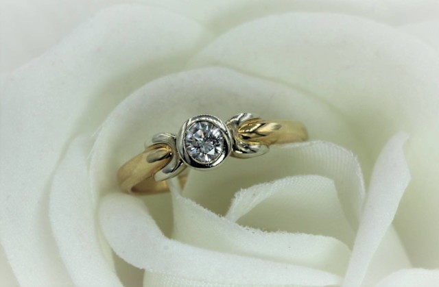 18ct Yellow and White gold diamond ring | Women's Jewellery | Gumtree ...